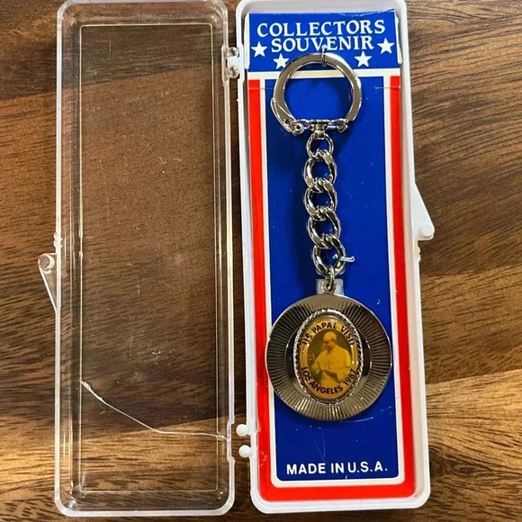 Vintage | Accessories | Vintage Pope Keychain Us Papal Visit Los ...